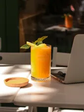 Todo lo que el zumo de naranja 100% exprimido hace por ti
